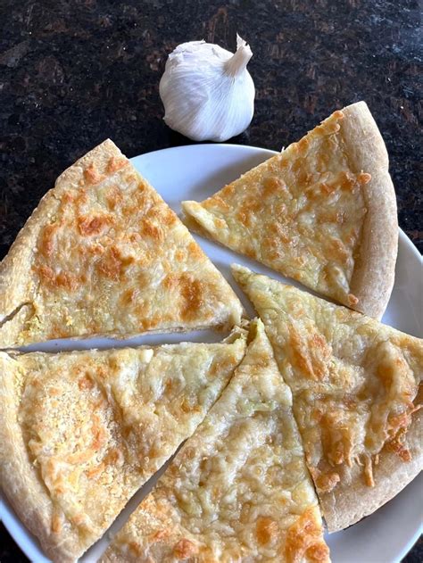 Cheesy Garlic Pizza Recipe Easy 15 Minute Dinner Quick And Crispy