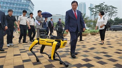 세종시 이응다리는 인공지능 자율주행 로봇 스팟이 지킨다 공감언론 뉴시스통신사