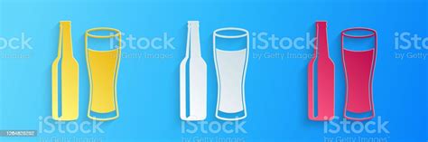 剪紙啤酒瓶和玻璃圖示隔離在藍色背景酒精飲料的象徵紙藝術風格向量向量圖形及更多一個物體圖片 一個物體 全景 切斷 Istock