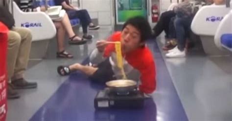 日언론도 비난한 유튜버 신태일 지하철 라면 영상