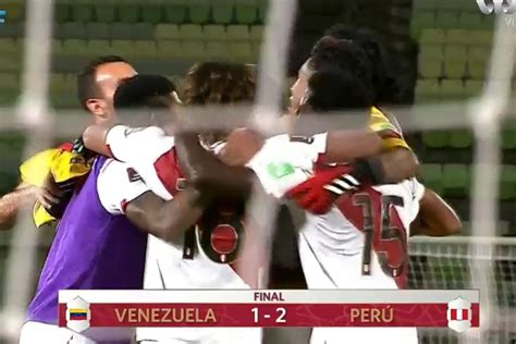 La emotiva celebración de los jugadores de la bicolor tras pitazo final en el Perú vs