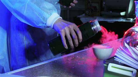 Liquid Nitrogen Images Parcourir 3 785 Le Catalogue De Photos Vecteurs Et Vidéos Adobe Stock