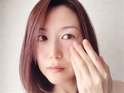 皮膚科医監修《目の周りが乾燥する原因と対策法》ワセリンやニベアなどおすすめクリームも Lips