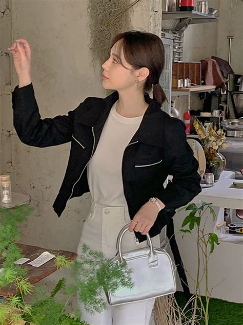 리리앤코 브키벤 카라넥 포켓 집업 세미크롭 셔츠 봄 신상 데일리룩 데이트룩 캐주얼룩 캠퍼스룩 러블리룩 바스락 봄아우터 봄셔츠 집업셔츠 심플 시크 트렌디 자체제작 통통녀