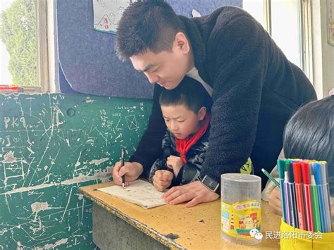 【开明行动】民进洛阳市委教育委员会开展艺术助教活动中国民主促进会洛阳市委员会