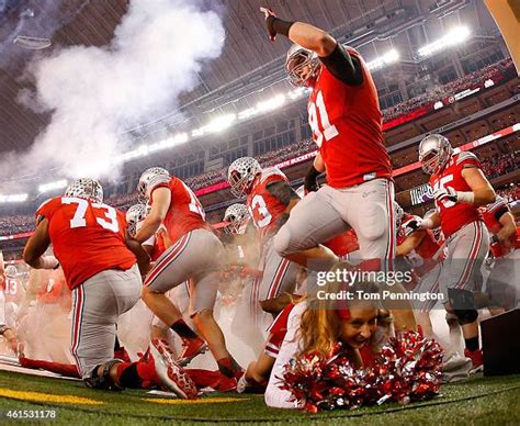 Cheerleader Tumbling Photos And Premium High Res Pictures Getty Images