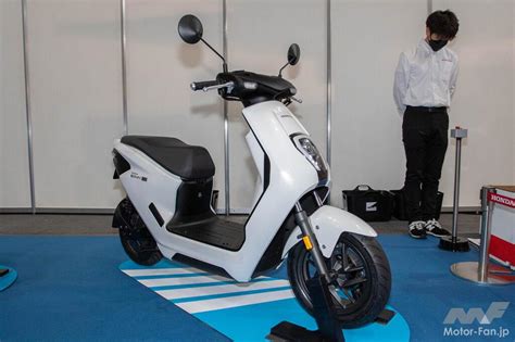 ホンダの電動スクーター「em1e」発売がもたらす、新たなモバイルバッテリー社会の可能性｜大阪・東京モーターサイクルショー2023
