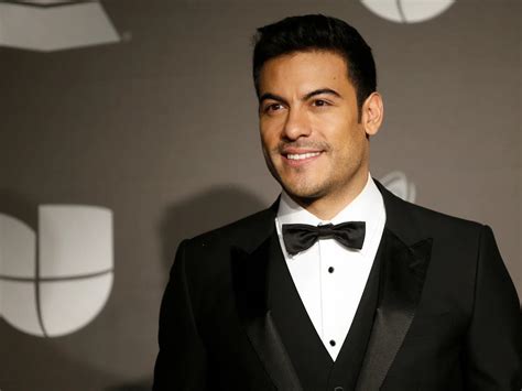 La Inaudita Cifra Que Pagó Una Persona Por Un Beso De Carlos Rivera