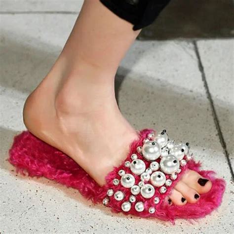 Buy 2017 Runway Furry Slippers With Pearls Beaded