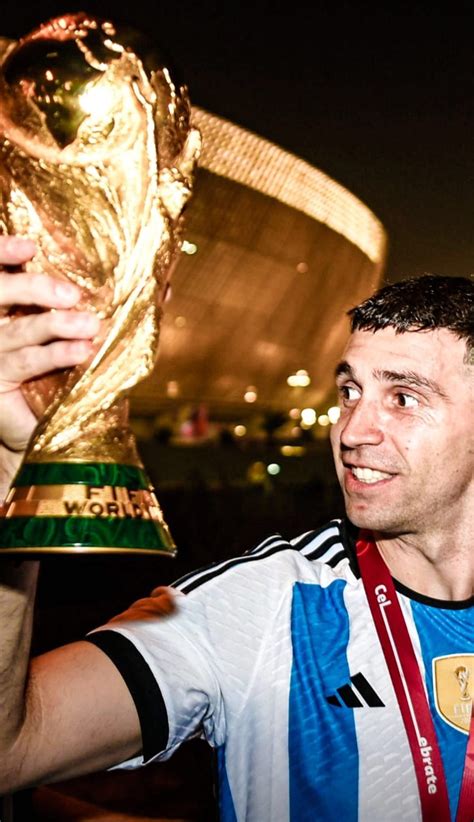 𝗣𝗿𝗲𝘁𝘁𝘆 𝗦𝗼𝘂𝗹 𝘌𝘮𝘪𝘭𝘪𝘢𝘯𝘰 𝘋𝘪𝘣𝘶 𝘔𝘢𝘳𝘵𝘪𝘯𝘦𝘻 Treinta Y Cinco Jugadores De Fútbol Americano Fotos De