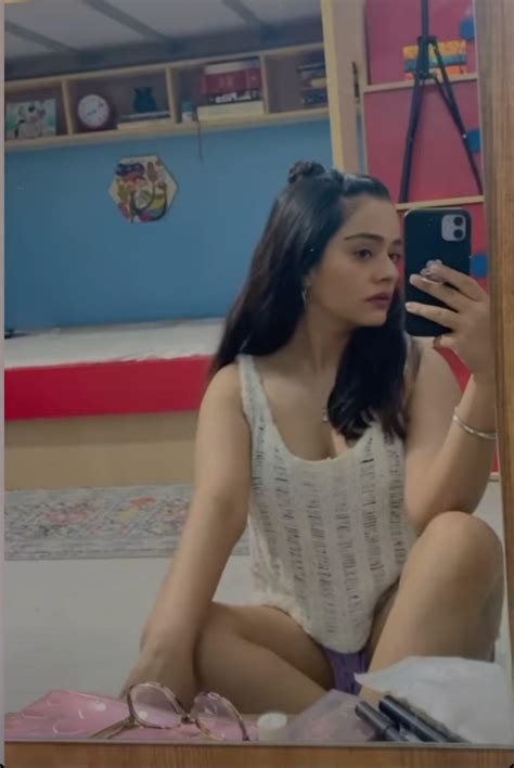 Apoorva Arora New R Thighzone