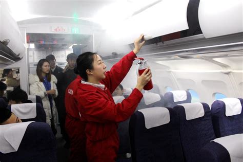 【院系新闻】管理与航空服务学院2017级空中乘务专业学生赴渝翔飞行训练中心开展实训 轨道交通与航空服务学院