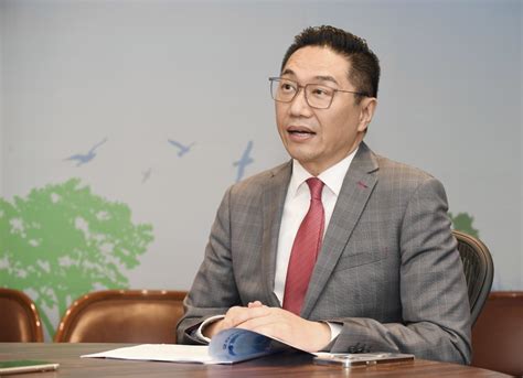 2元乘車優惠︱邵家輝指如未能有效減赤應作調整 點名兩部門未善用公帑 星島日報