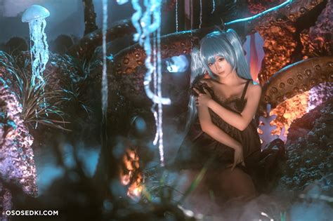 Hatsune Miku Vocaloid Stupid Momo Naked Cosplay Asian Photos