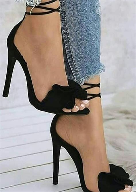 Sylvio Adlı Kullanıcının Sapatos Panosundaki Pin Topuklu Sandalet