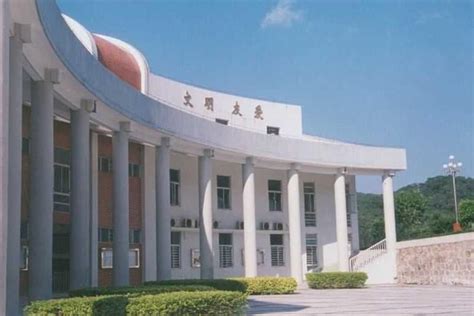 汕头职业技术学院是怎么样的学校？ 请问鮀滨学校好还是汕头职业技术学院好？