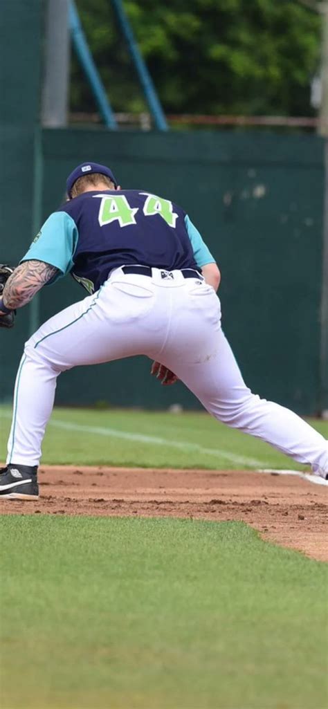 Gay Ball On Twitter First Baseman Shows Off His Ass Nicely T