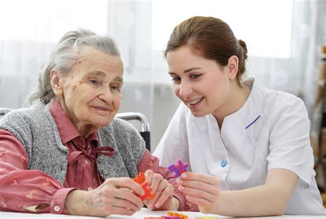 Cuidados de enfermería en el paciente geriátrico MI DULCE HOGAR lima