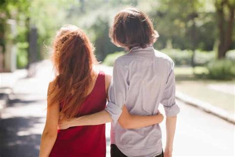 காதல் உறவுகளினால் சீரழியும் பதின்ம வயது சிறுமிகள் பெற்றோரே அவதானம்