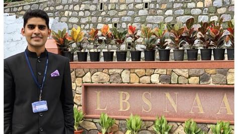 करोड़ों की जॉब छोड़ की Upsc की तैयारी बने टॉपर कनिष्क कटारिया की
