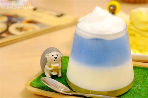 野米樂│季節限定草莓雲朵舒芙蕾鬆餅超美的，富士山牛奶飲也好夢幻！台中厚鬆餅控們想吃甜點下午茶千萬不能錯過呀～ 強生與小吠的hyper人蔘~