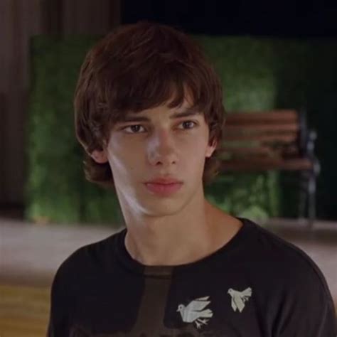 Pin Su Devon Bostick Nel 2024