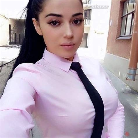 Pin En Aodai Red Gurlz Chicas Con Vestidos Cortos Fotos Mujeres