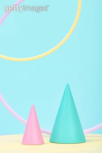 백그라운드 사람없음 오브젝트 묘사 컬러 파스텔톤 색상강도 도형 기하학모양 도형 원뿔 교육 주제 원형 이차원모양 장난감블록 장난감