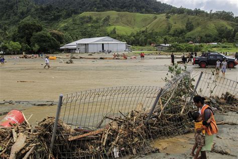 Asciende a 79 el número de muertos tras inundaciones y deslizamientos