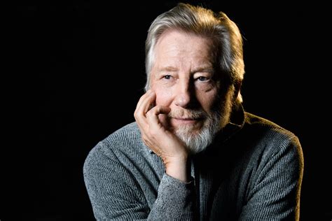 Algirdas Latėnas Tema