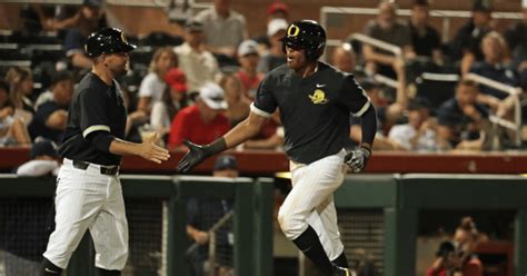 Three Takeaways From Oregons 8 7 Win Over Vanderbilt At The Nashville