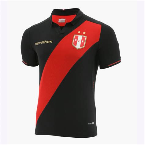 La Selección Peruana De Fútbol Estrena Nueva Camiseta Revista Sommelier