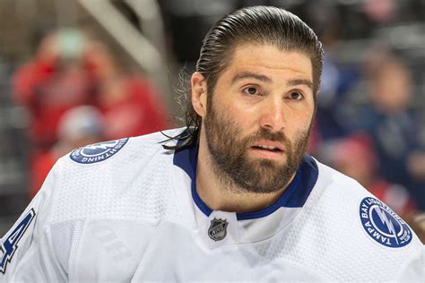 Nhl Star Pat Maroon Turned Sportscasters Body Shaming Comments Into A