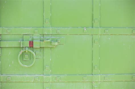 추상 녹색 볼트와 리벳으로 산업 금속 배경 텍스처입니다 오래 된 그려진 된 금속 배경 배경으로 사용할 수 있습니다 0명에 대한
