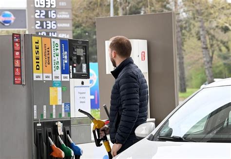 Lindemnit Carburant Demand E Par Fran Ais En Une Seule Journ E Le Mans Maville