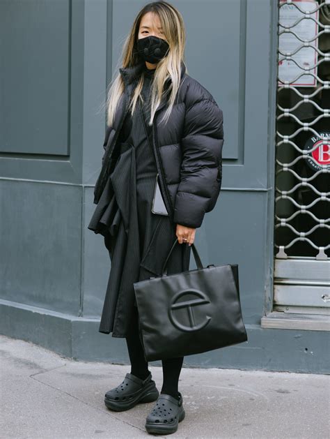 24 Crocs Outfit Ideas That Are Both Stylish And Comfy How To Style