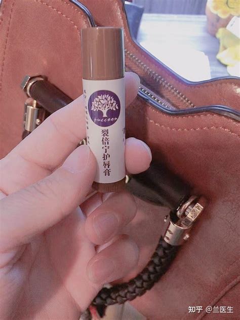 我的嘴唇很干，总是起皮，颜色也比较深，唇纹多，这种情况下用什么唇膜比较好，求安利？ 知乎