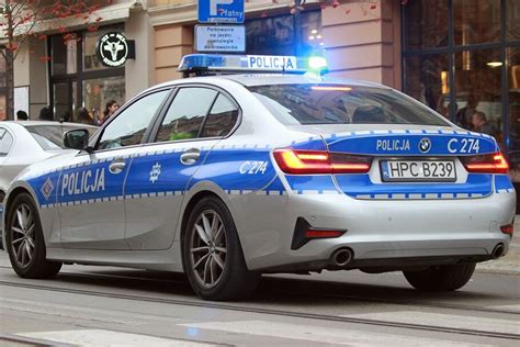 Policja poszukuje tej kobiety Zarysowała auto stojące obok bydgoskiego
