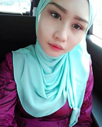 Gambar Cikgu Melayu Cantik Bertudung Berspender Putih Pepek Berbulu
