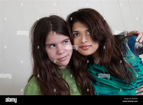 Zwei Stiefschwestern Fotos Und Bildmaterial In Hoher Auflösung Alamy
