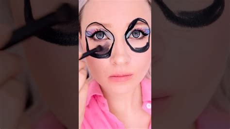 Barbie Teaches Me How To Makeup💖🌈💄 Beauty Makeup Shadow Lipstick