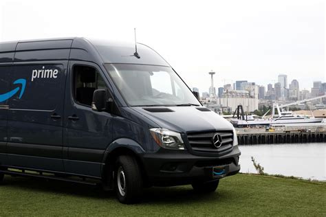 Amazon Ordena 20 Mil Camionetas Mercedes Benz Para Su Nuevo Servicio De
