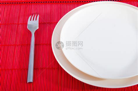 带餐具的空盘子高清图片下载 正版图片504695006 摄图网