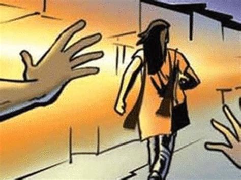 12 साल की बच्ची से 65 साल के पड़ोसी ने लिफ्ट में की छेड़छाड़ 65 Year