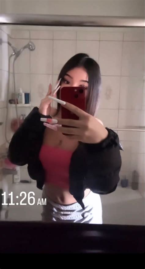 Cute Selfie Ideas With A Latina Twist