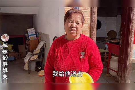 这样的女婿真少见，第一次在娘家过夜还给二老送礼物，岳母乐坏了二老娘家岳母