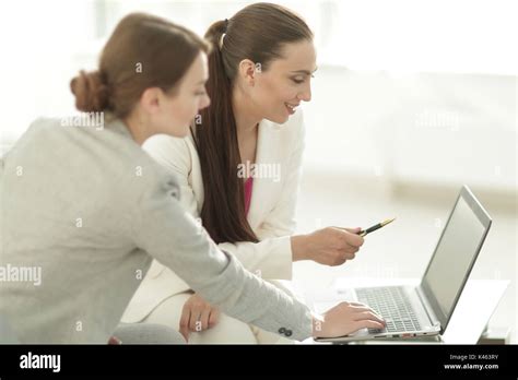 Women Designer And The Client Stock Photo Alamy
