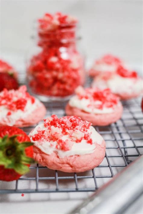 Strawberry Shortcake Crumble Cookies Lilies And Loafers