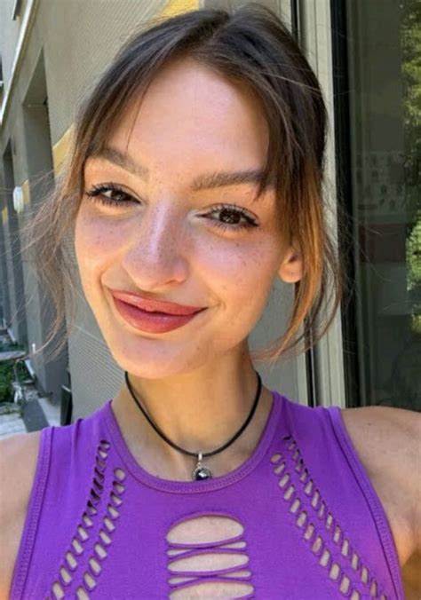 Who Is She Quien Es Ella R ASMRcommunity