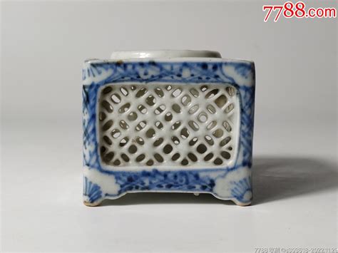 品名：清代嘉庆青花镂空四足香薰炉青花瓷玩古怡情【7788商城】